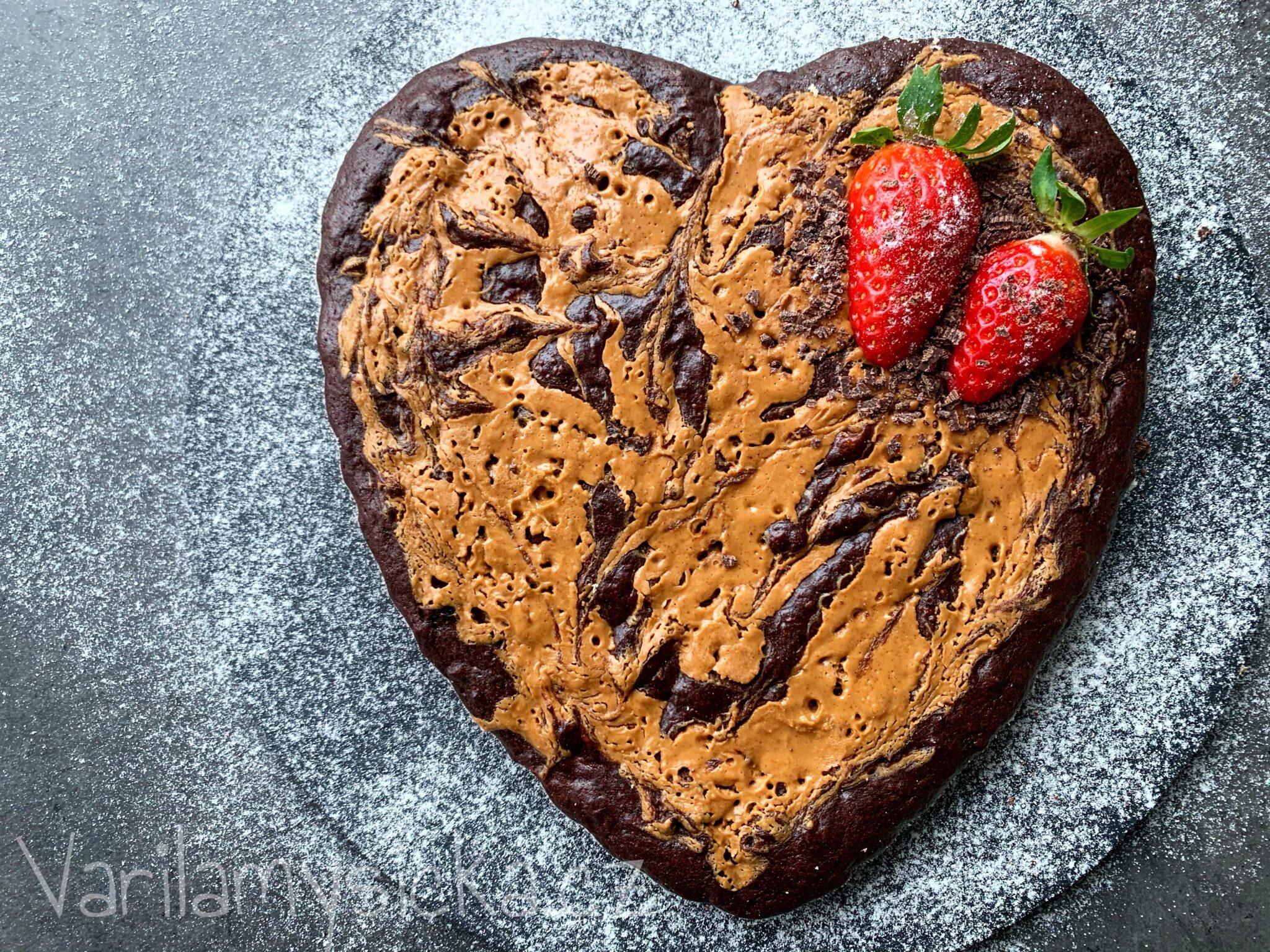 Valentýn - čokoládové brownies s arašídovým máslem ve tvaru srdce ...